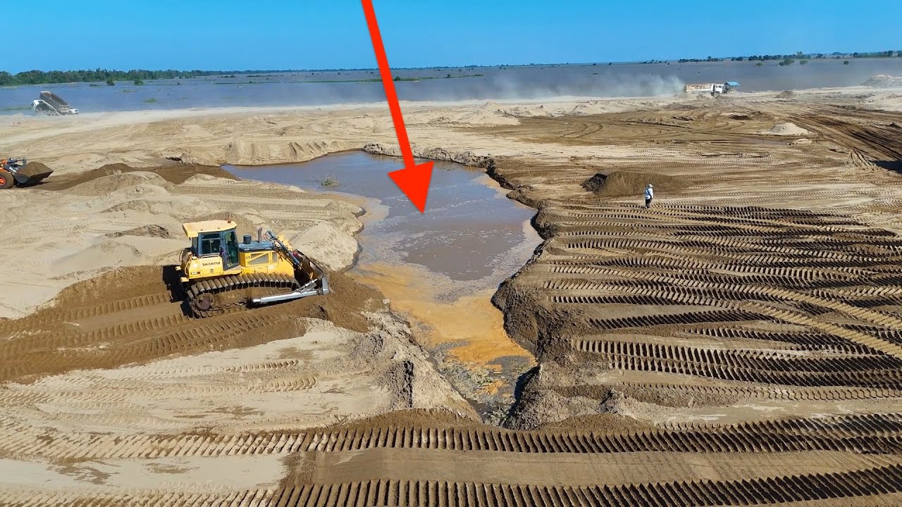 EP02!Amazing ! SHANTUI DOZER Pushing Sand Bubbles out in the water ...