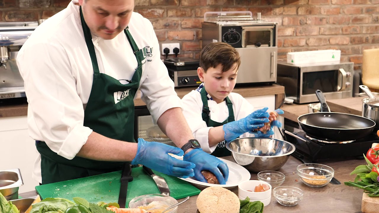 Cooking with Kids - Cracking cheese burgers - #LifeRoomsOnline - YouTube