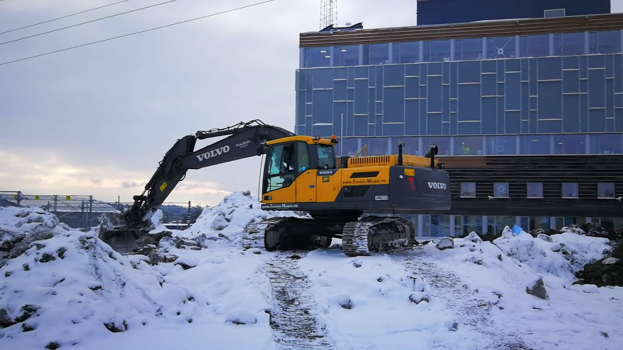 Volvo EC250DL - YouTube
