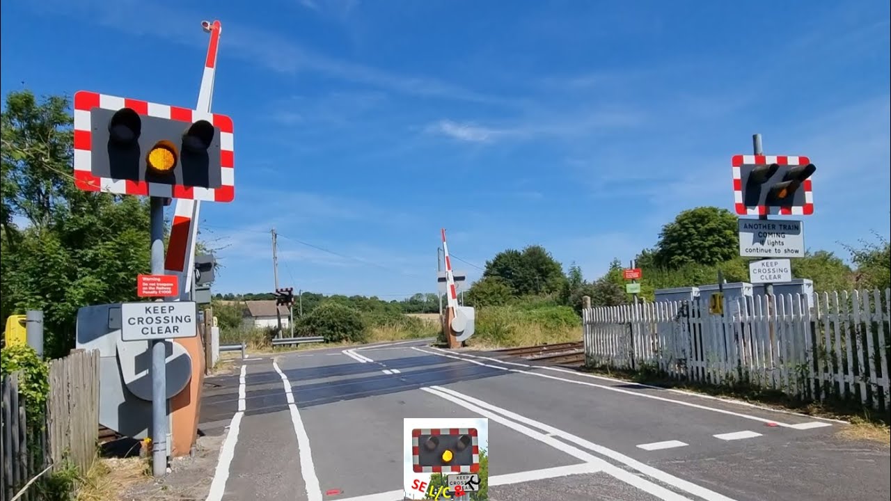 Codford Level Crossing, Wiltshire - YouTube