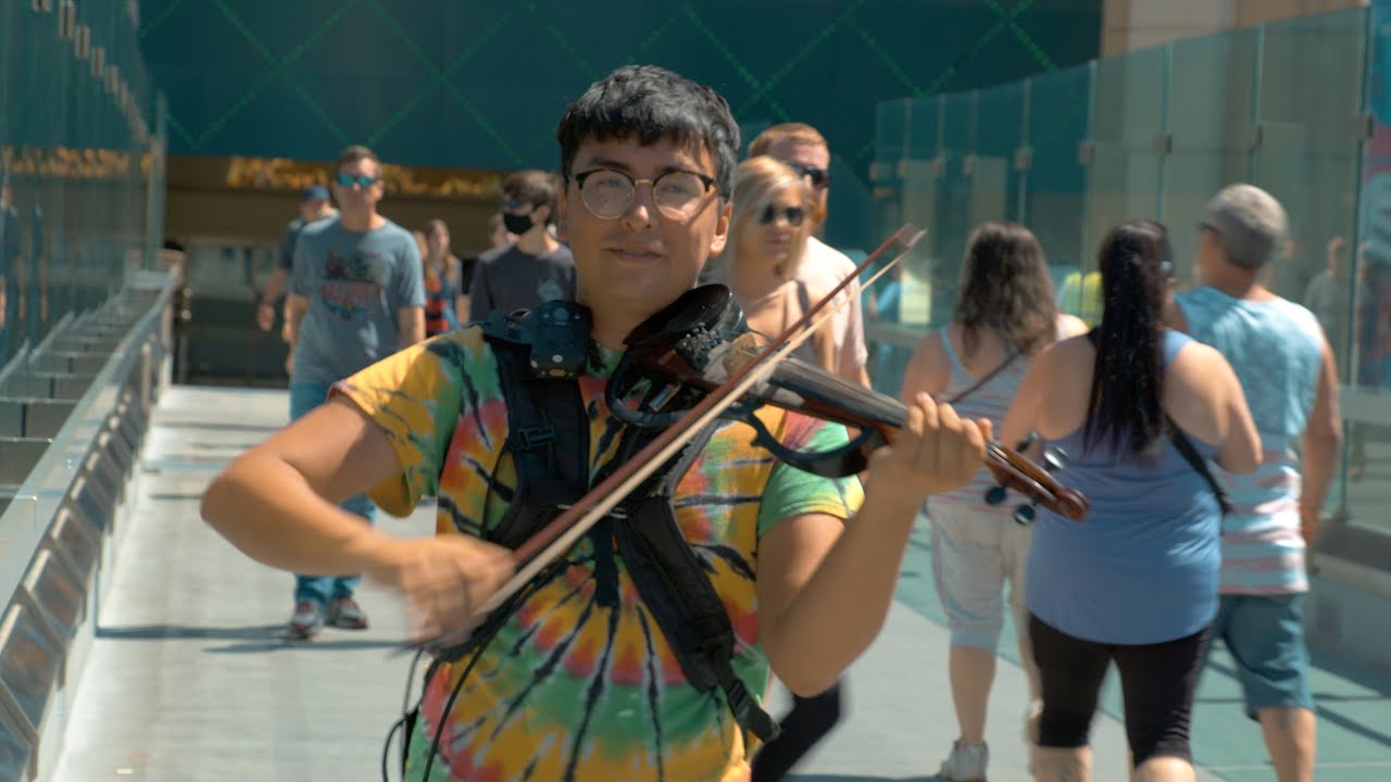 A Day In the Life of A Las Vegas Street Performer (Alex Rivers ...