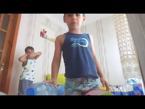 Qardasimla butulka atdi oynadik