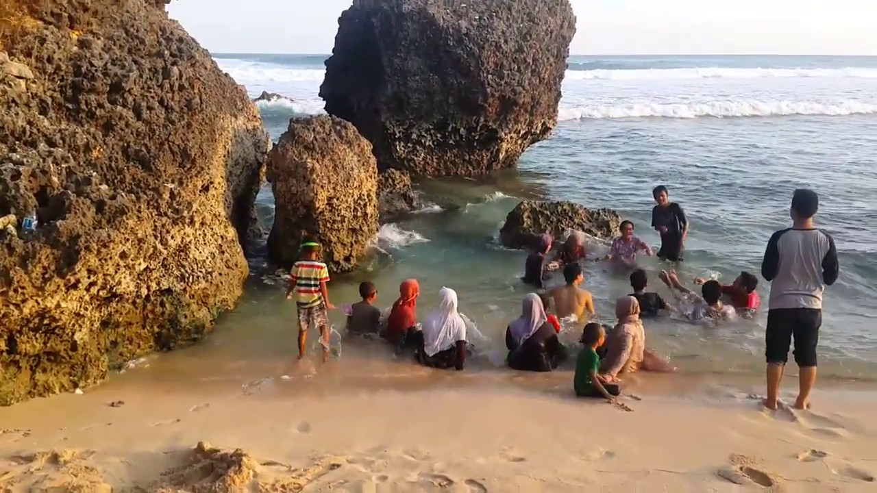 PANTAI KRAKAL / SLILI GUNUNG KIDUL - YouTube