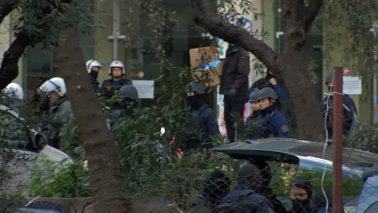 Αστυνομική επιχείρηση στην Πανεπιστημιούπολη του Ζωγράφου - YouTube
