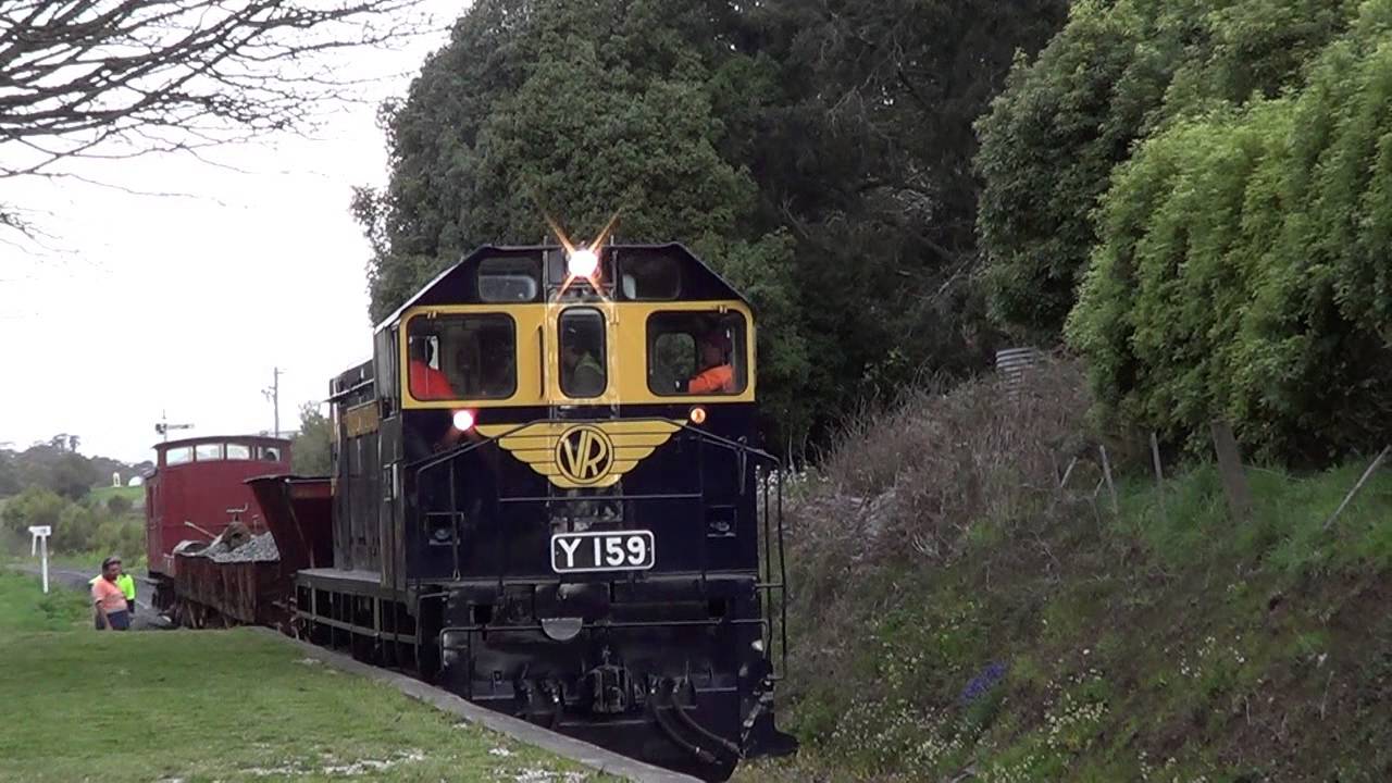 Y159 on a ballast train at Daylesford - YouTube