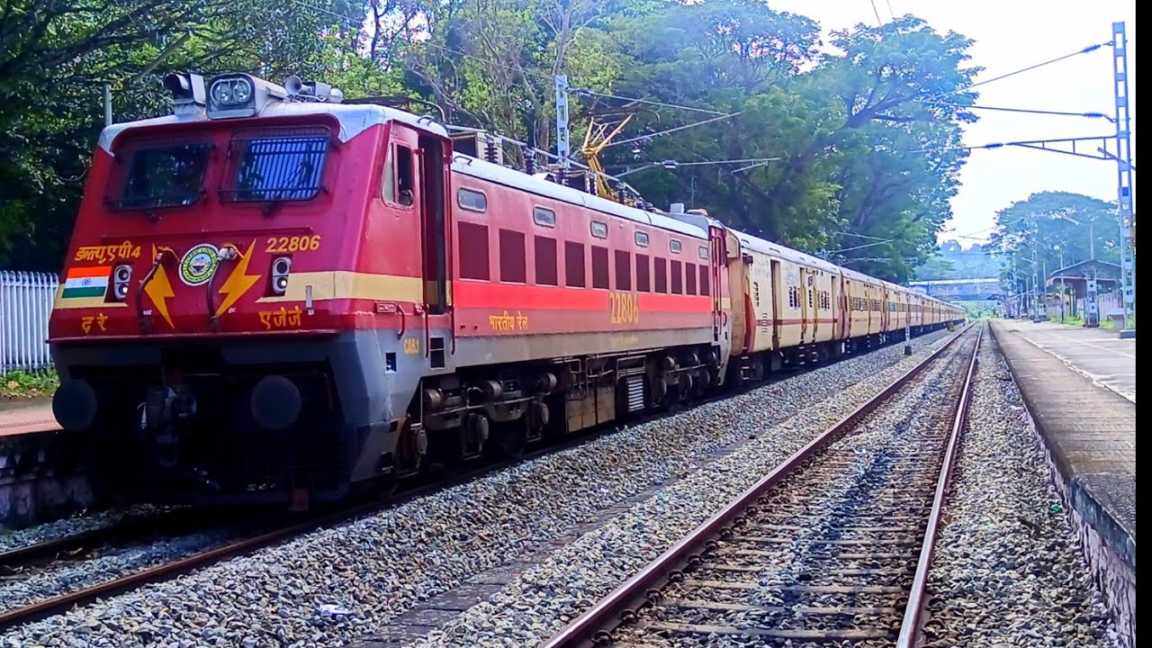 #Guruvayoor Punalur express via Ernaklum kollam Kottarakkara departure ...