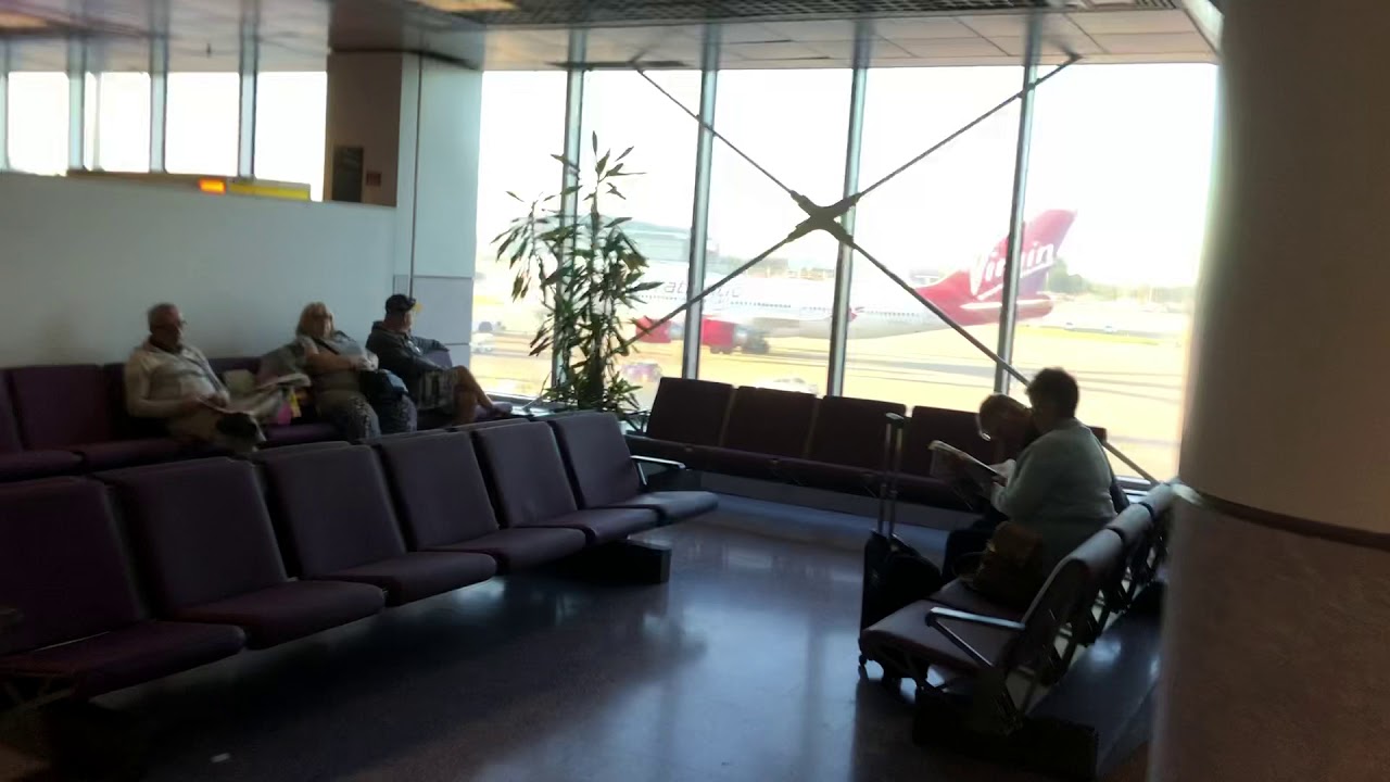 Manchester Airport Gates 201-208 - YouTube