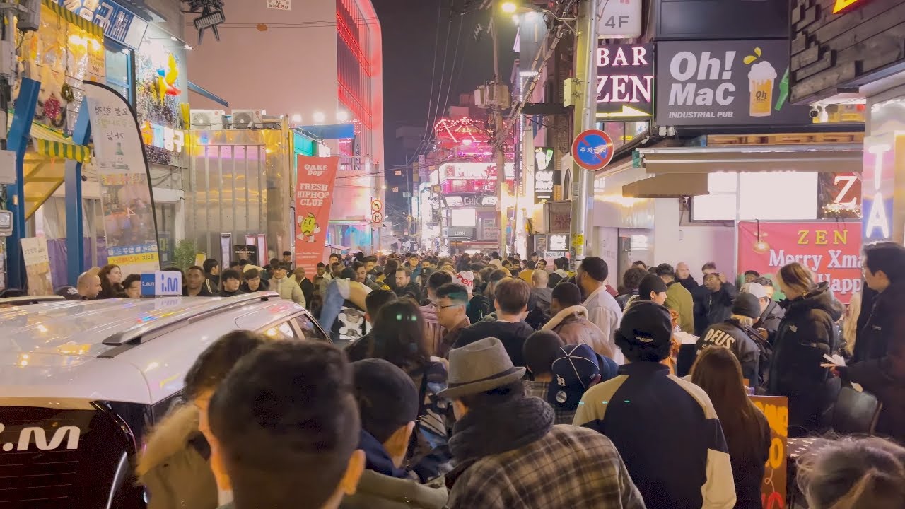 [4K SEOUL] At 2 am on January 1, 2023, Hongdae Club Street is crowded ...
