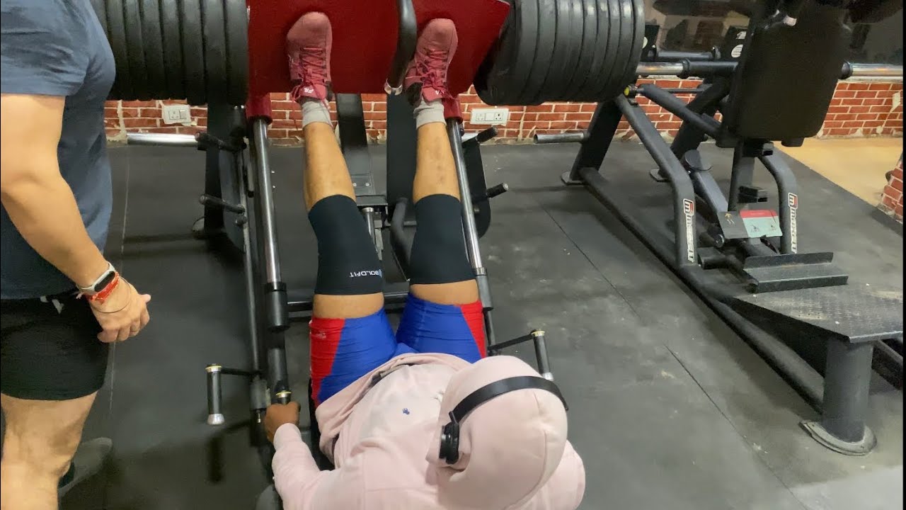 HEAVY LEG DAY🥶 ( 300 kg BRTUAL leg press 🥵) - YouTube