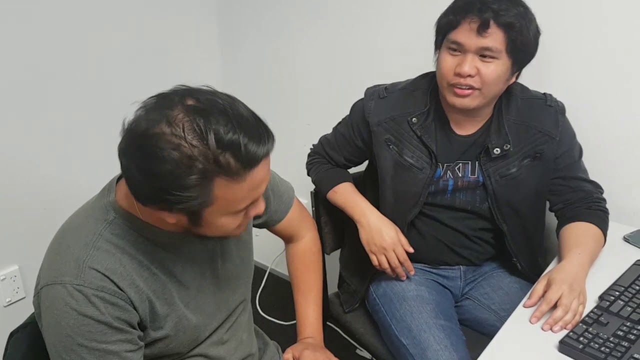 DEMOTIVATED AND MOTIVATED EMPLOYEE - YouTube