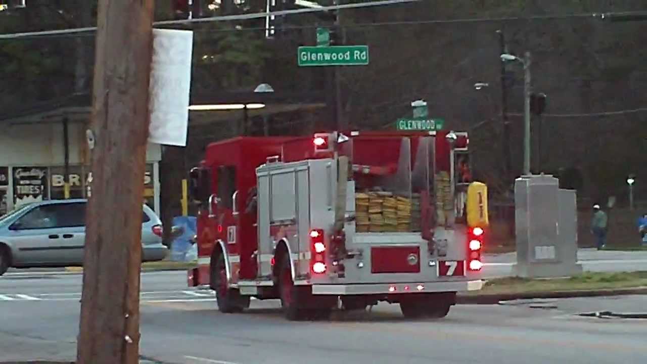 Dekalb Co. Fire Rescue Engine 7 responding - YouTube