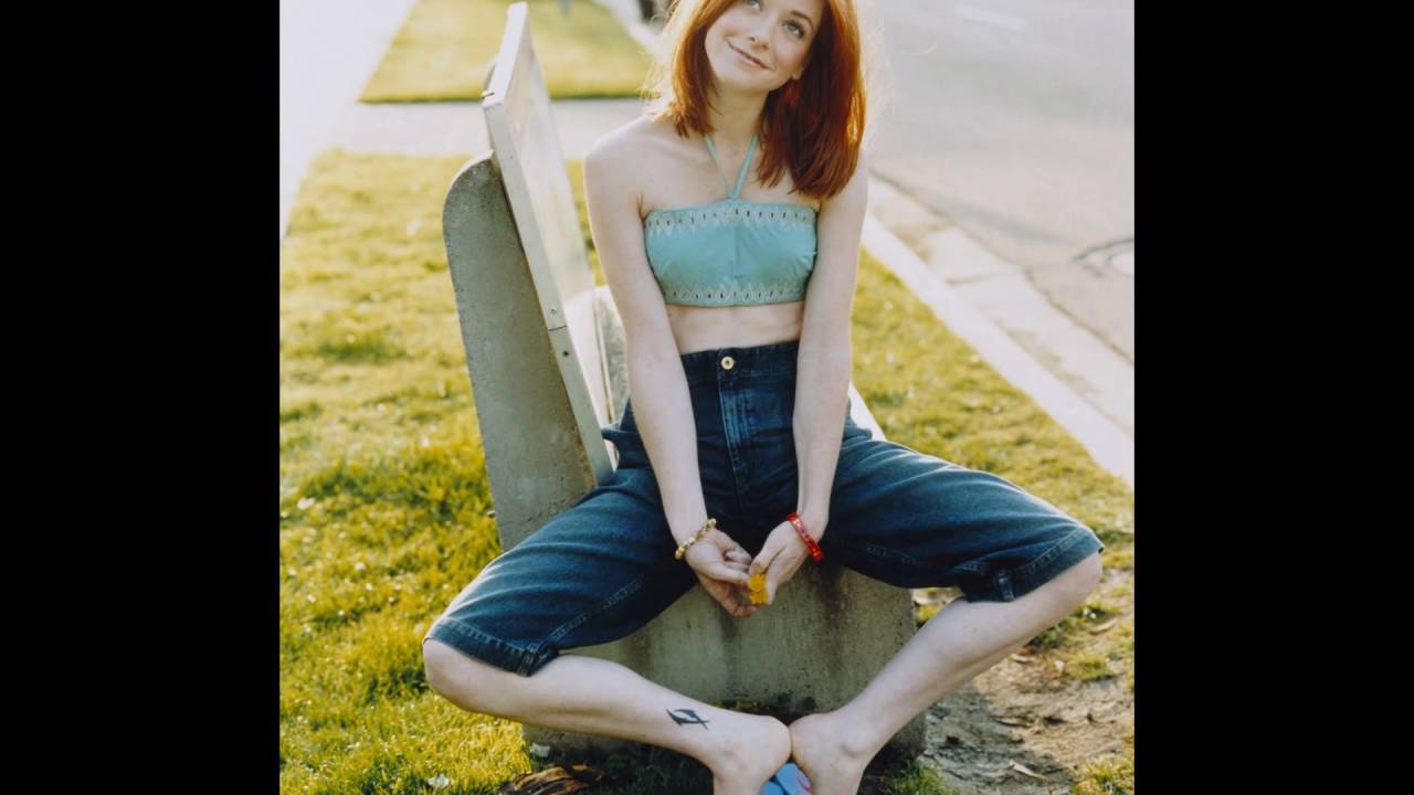 Alyson Hannigan Shows Off Her Feet Youtube