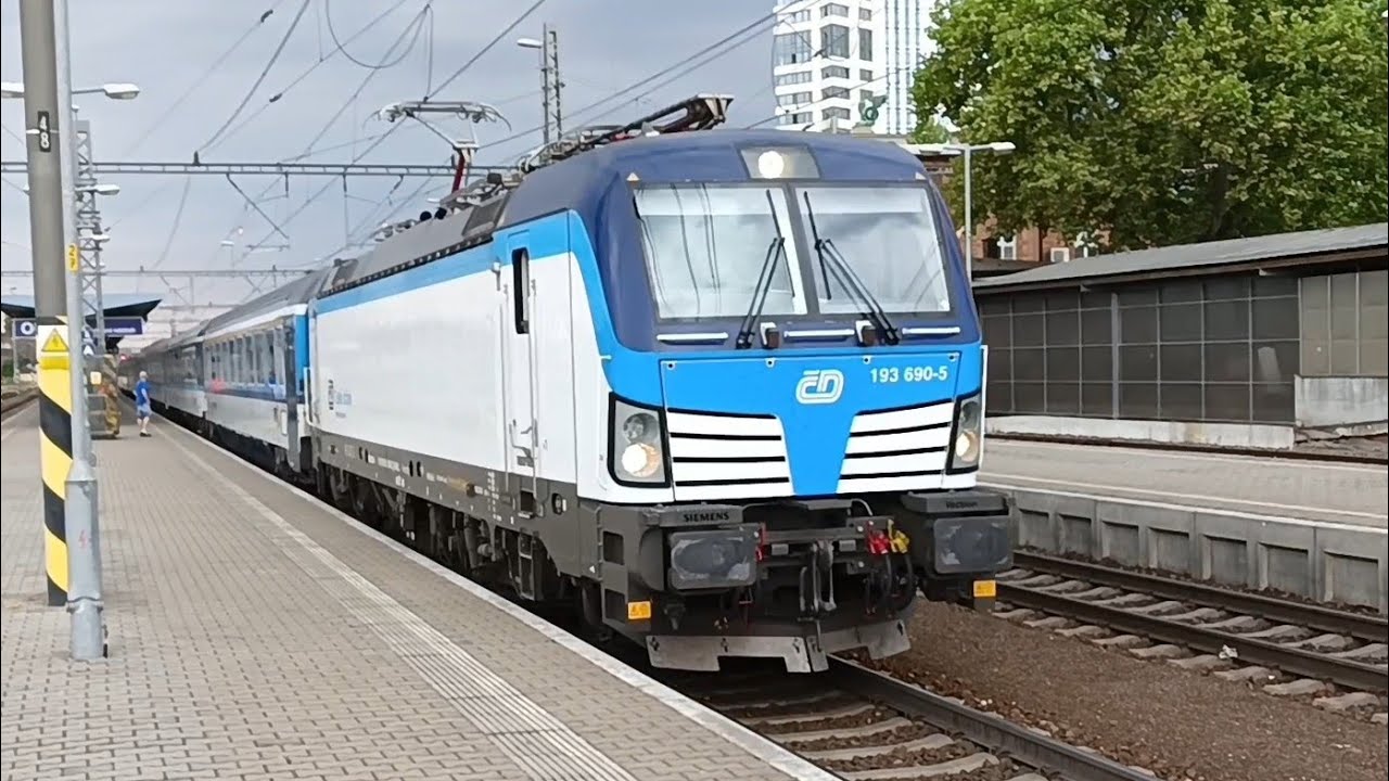 Vectron na R 885 Slovácký expres, IC 510 Ostravan - YouTube