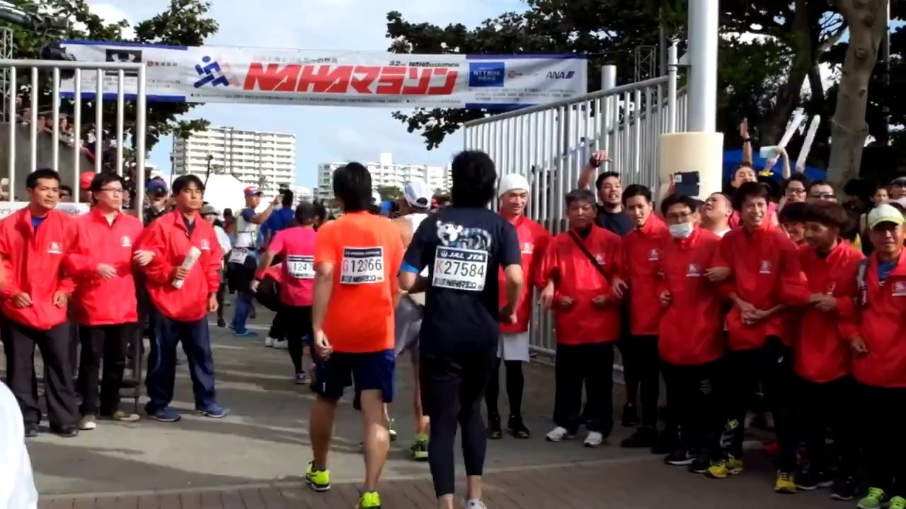 NAHA Marathon final gate is now closing. Goal gate is only 300m ahead ...