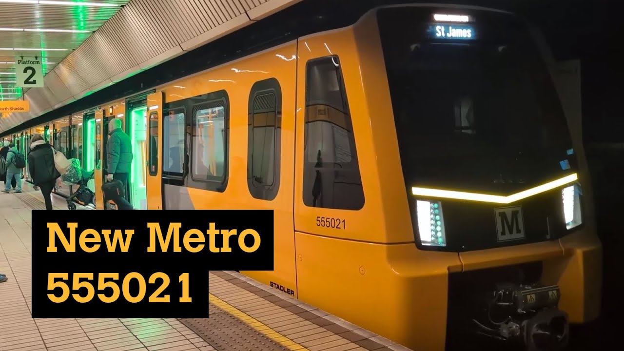 New Tyne and Wear Metro Class 555 555021 @ Monument in Service - YouTube