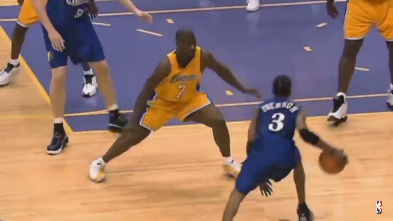 Allen Iverson dribbles through the whole lakers team - YouTube