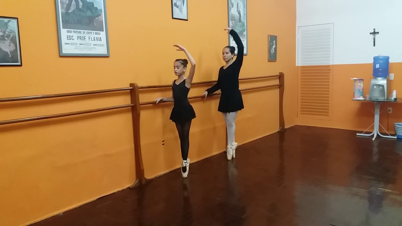 Exercício de Barra:Echappé Releve Passé - YouTube