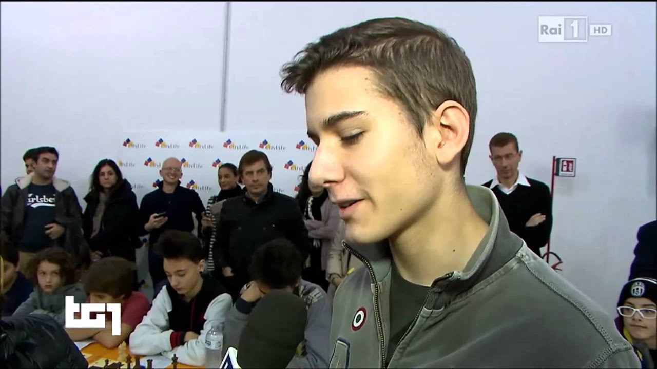 Luca Moroni simultanea record - 120 persone 13/12/2015 - YouTube