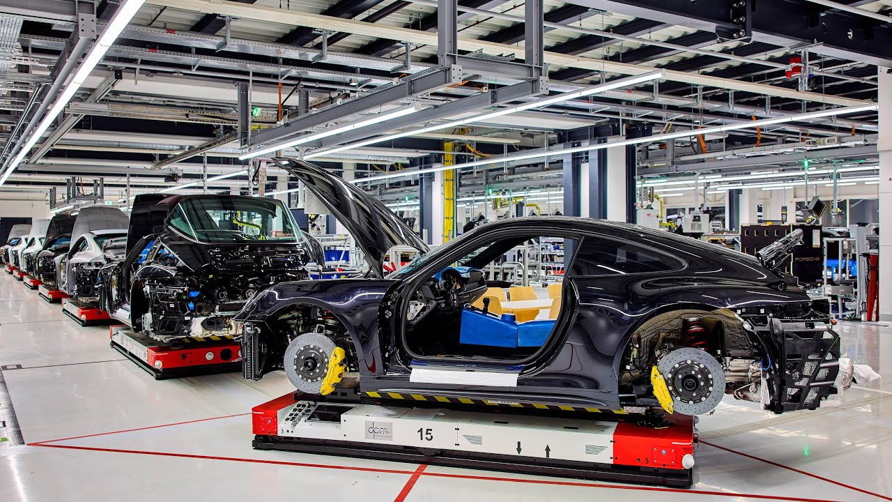 Production Porsche 911 GT3 - Assembly Line - New Generation Exterior ...