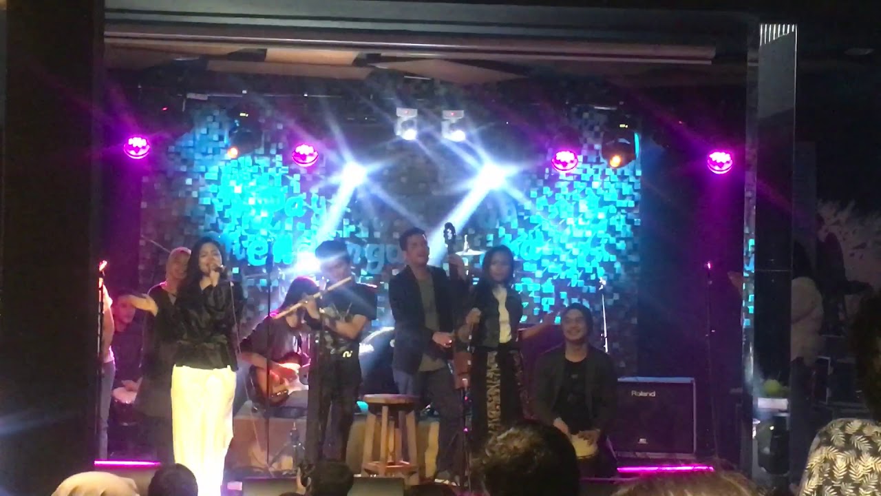 Ivan Payung Teduh JOGEEEET!!!!!! [ LIVE ] DIAM (dangdut) - Payung Teduh ...