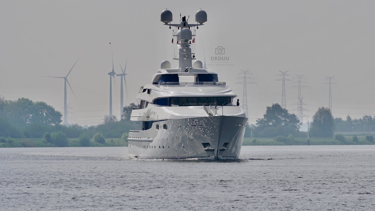 4K | Yacht ZENOBIA Farewell with horn sound after 7 month refit ...