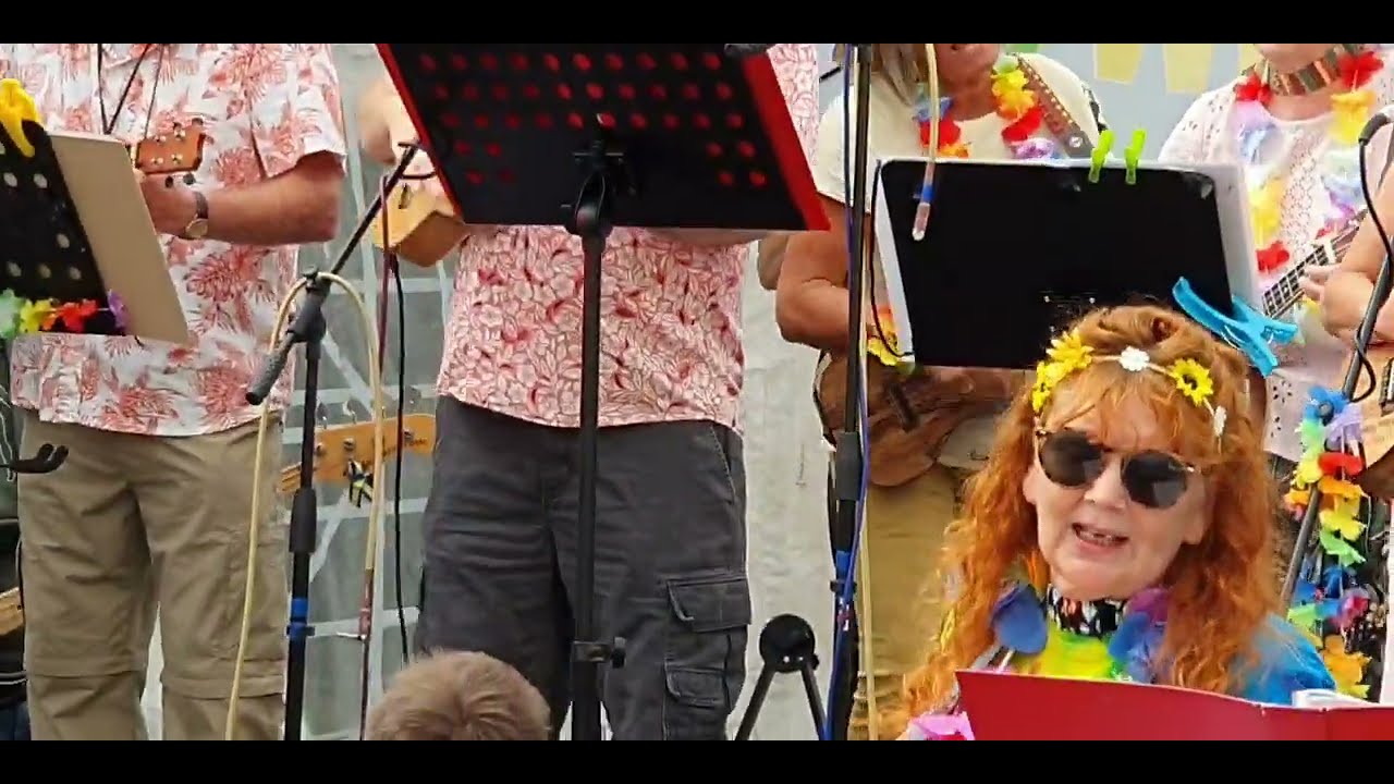 Ukulele Buddies visit BUFF festival 20.8.22 - YouTube