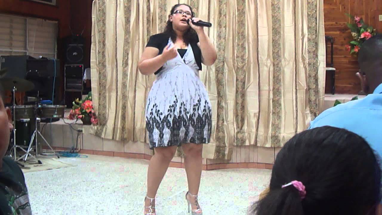 Yo cantando Digno y santo de Natalie Billini - YouTube