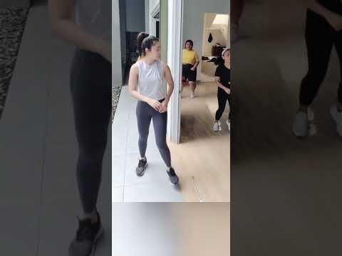 Senam Yoga Sampai Kelihatan Belahan Anunya