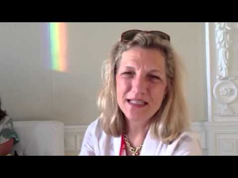 Caroline Little en el cóctel inaugural #congresodepublicidad - YouTube