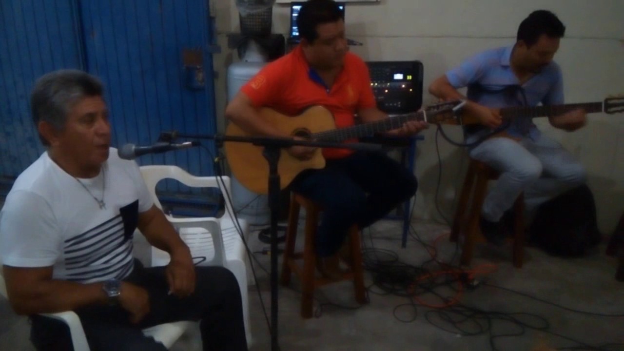 JULIO CESAR VENTURA PRADO (cover) besame mucho - YouTube