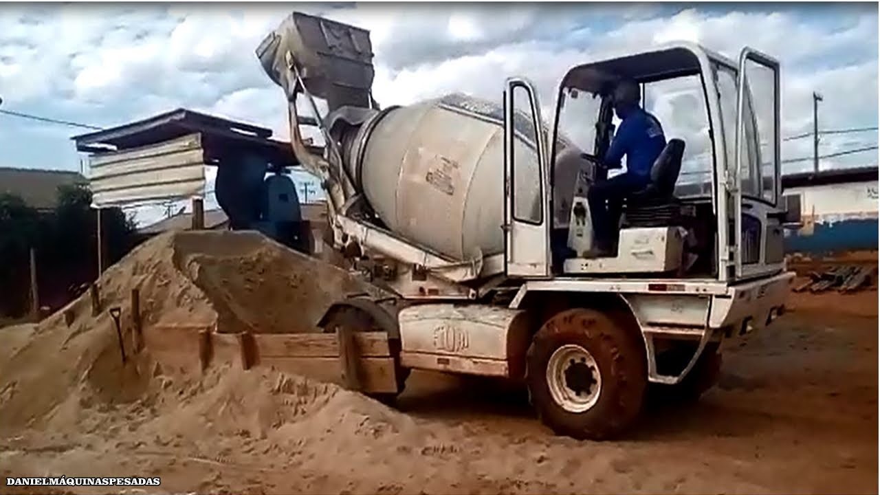 AUTOBETONEIRA FIORI DB460 - MÁQUINAS AO EXTREMO / ATOLADA BOBCAT ...