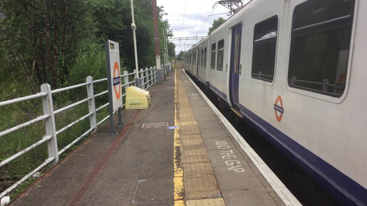 London overground class 315 departing at Highams park - YouTube