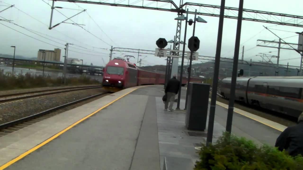 NSB EL 18.2250 med Regiontog - YouTube