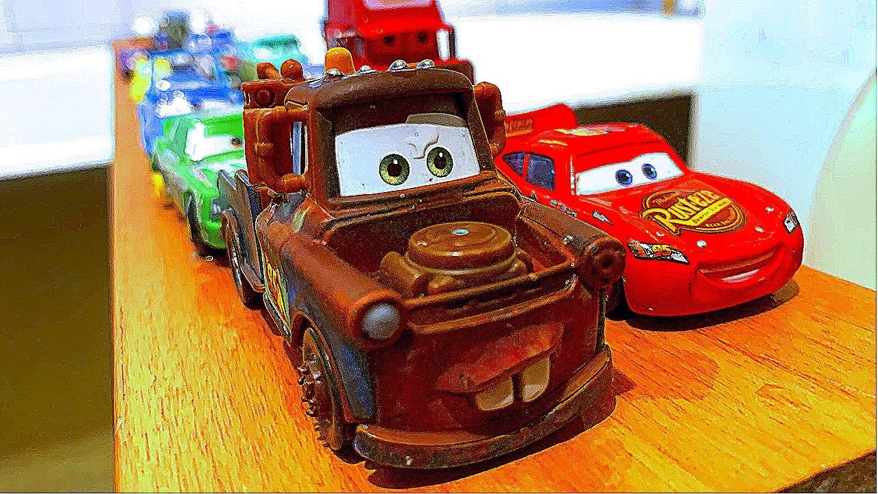 Clean up muddy minicars & disney pixar car convoys! Play in the garden ...