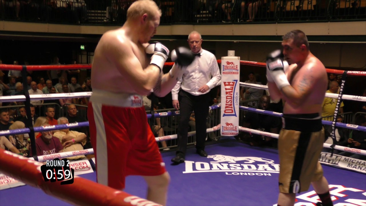 Heavyweight clash between Scott Saward v Ferenc Zsalek - YouTube