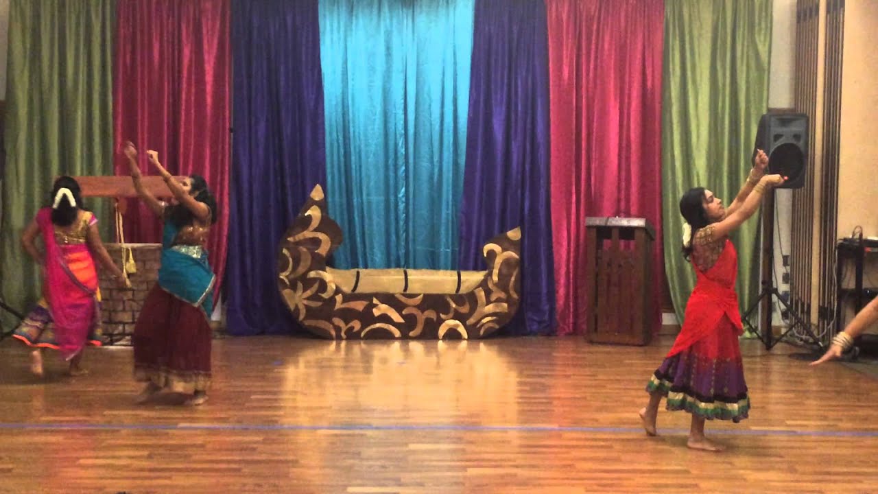 Munjaneddu Kumbaranna, A Kannada Folk Dance (TOI 2015) - YouTube