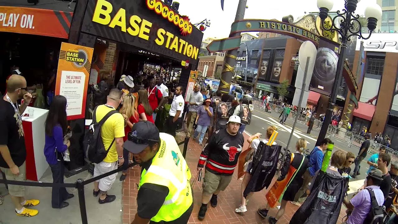 Comic-Con San Diego Outside Crowds 2013 - YouTube
