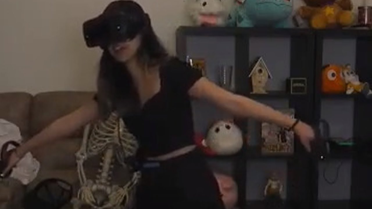 Emily Tries To Do The Splits... - YouTube