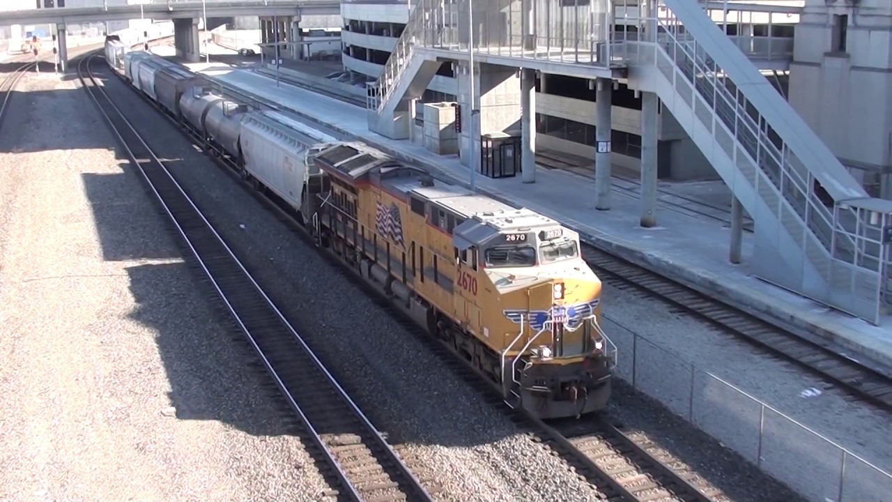 UP #2670 leads WB 1x1 Mixed Freight. Kansas City, MO 1/6/18 - YouTube