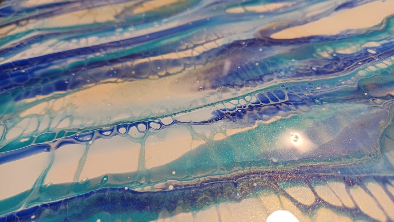 Simple swipe technique with blue shades and gold | Acrylic pouring ...
