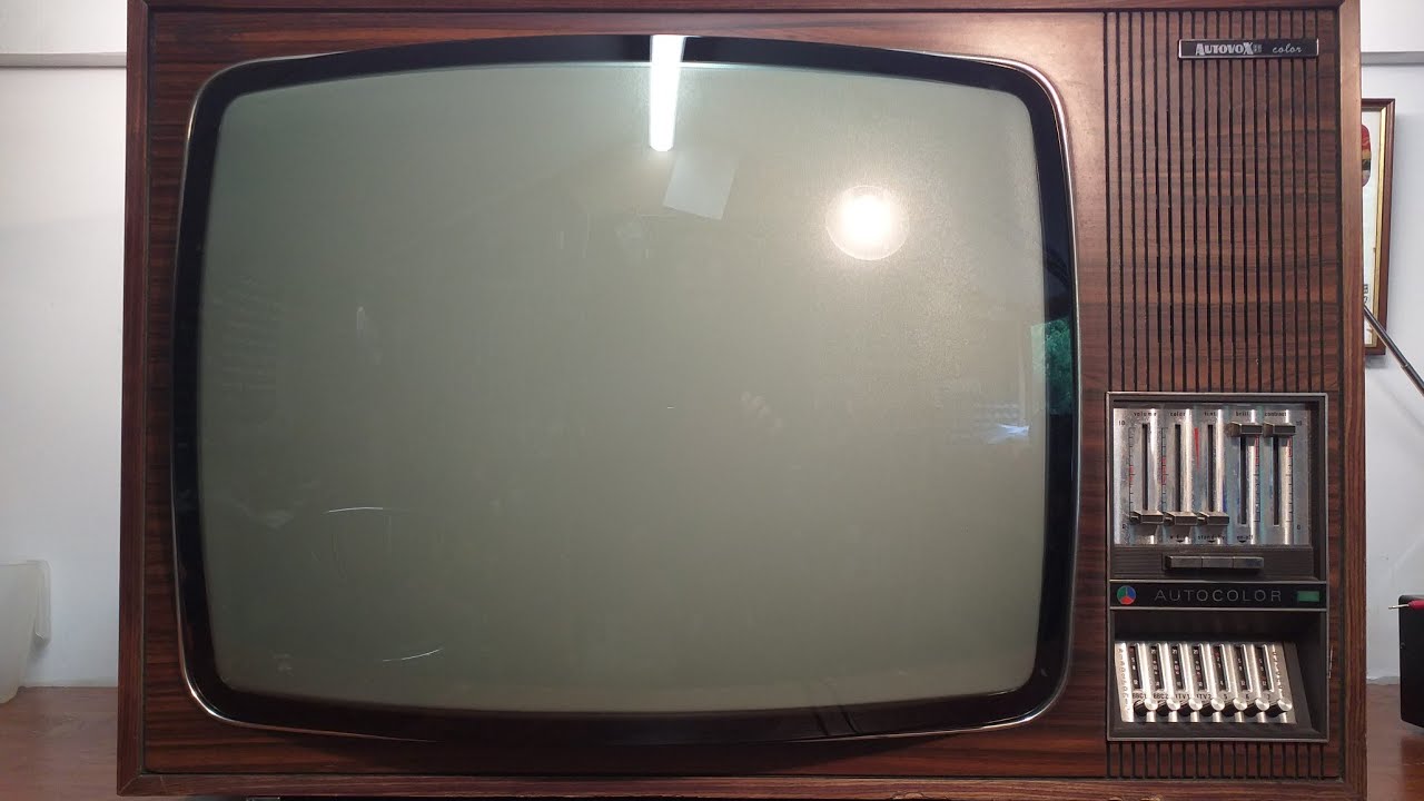 Autovox 2682. 1973 Vintage colour TV. Part 1 - YouTube