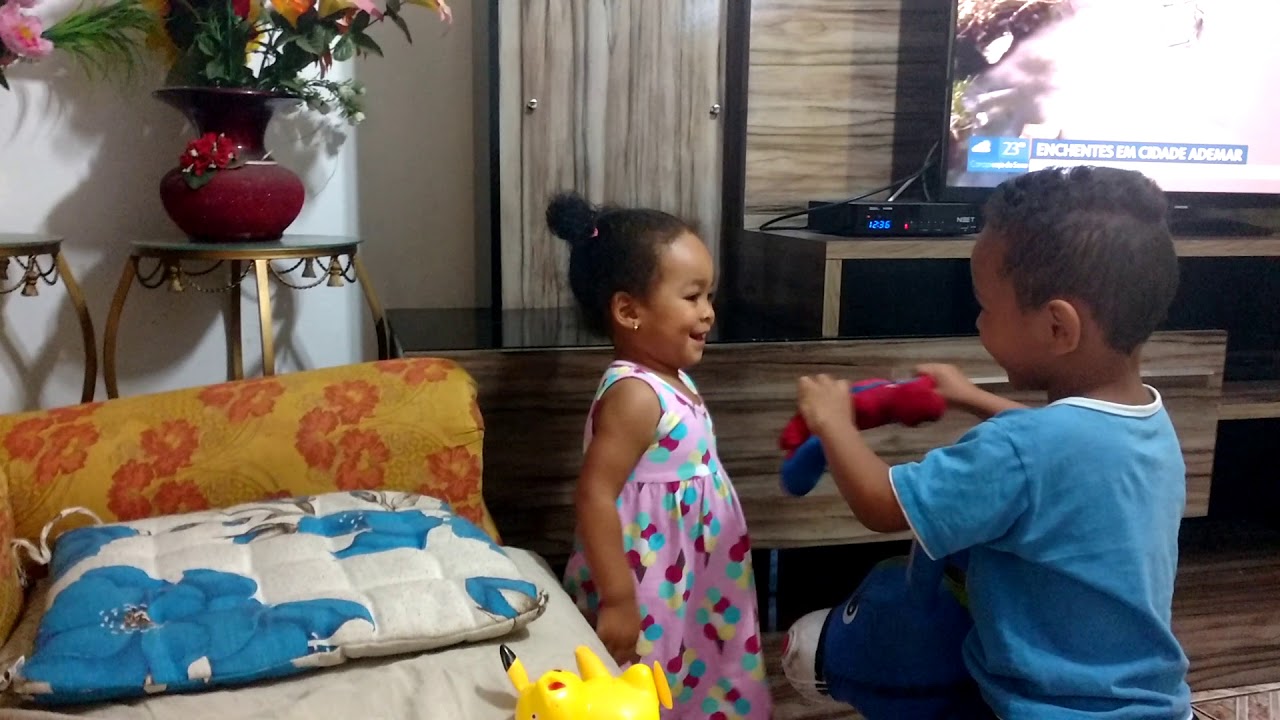 Brincando Com Uma Amiguinha Youtube