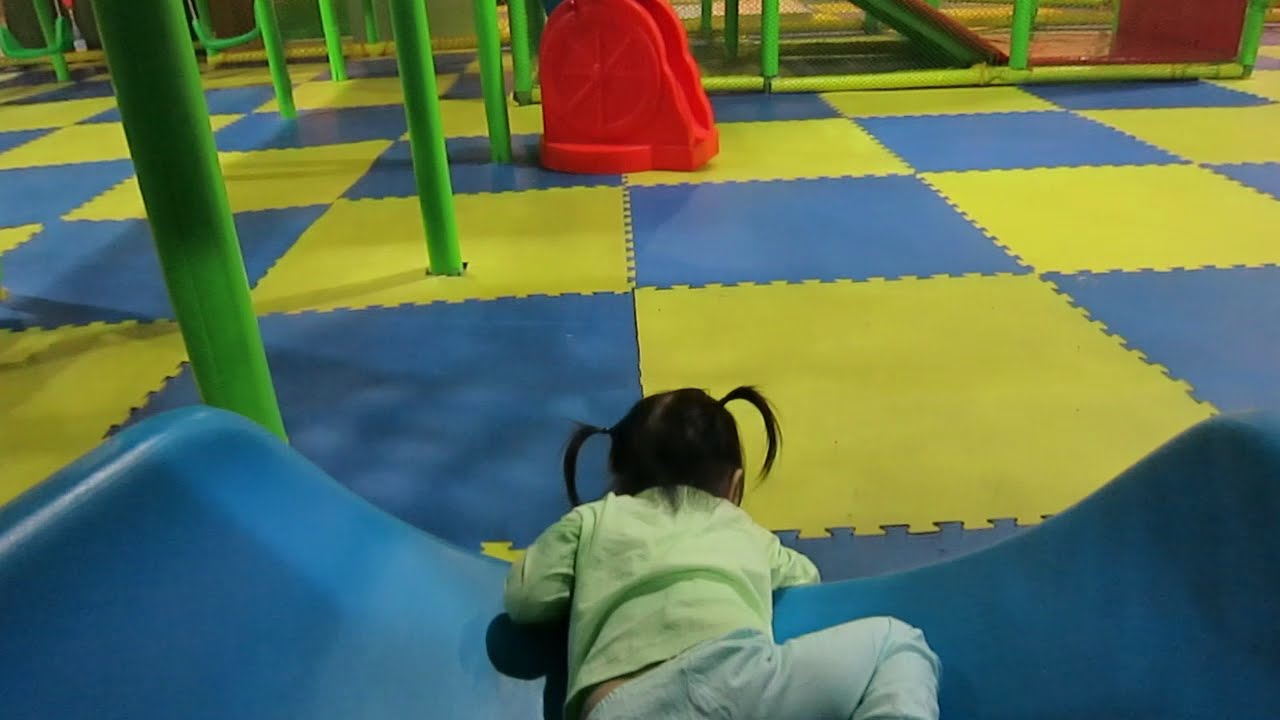 Playground For Kids: The Twisted Slide Tube (ᵔᴥᵔ) - YouTube