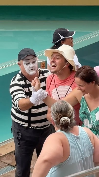 Idea 💡 😂 Tom mime SeaWorld #funny #seaworldmime #comedy #funnyvideo #fun #shorts #funnyshorts ...