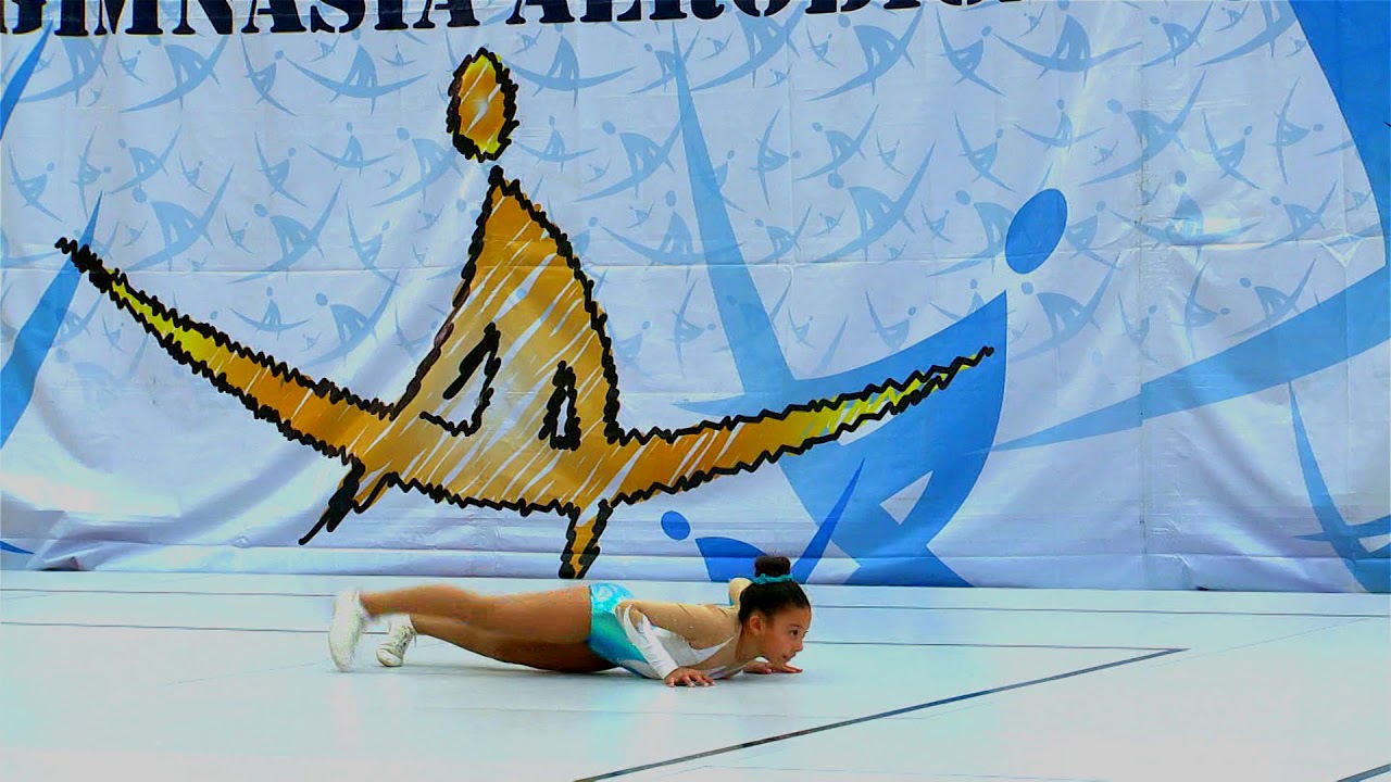 ZOE GUZMAN SONIA GYM - YouTube