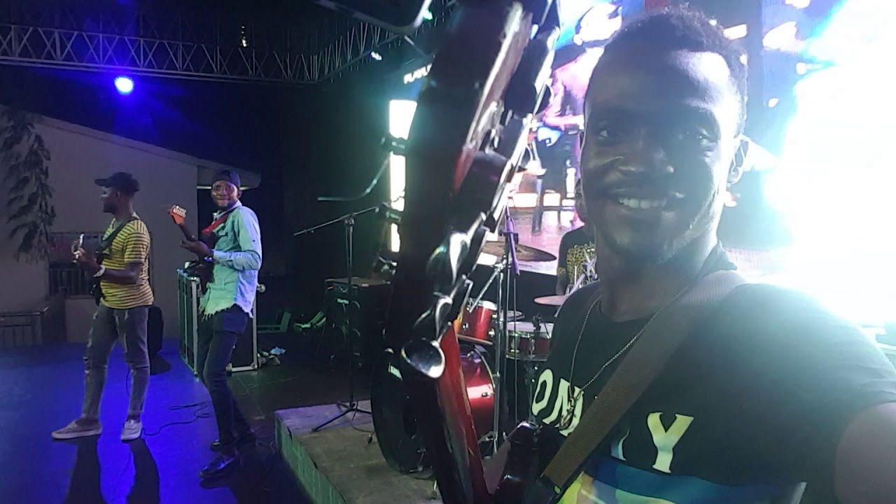 Christo Sam petit mpoyi ya mwindu mode chez ntemba - YouTube