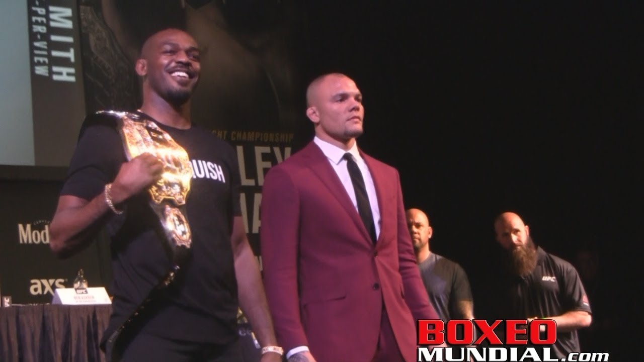 UFC 235 Fighter Face Off - YouTube