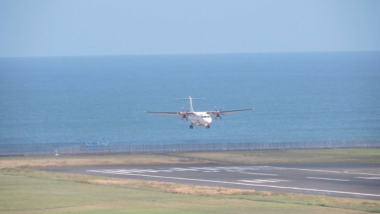 Bali Airport | Plane Spotting | Amazing View Take off / Landing : ATR72 ...