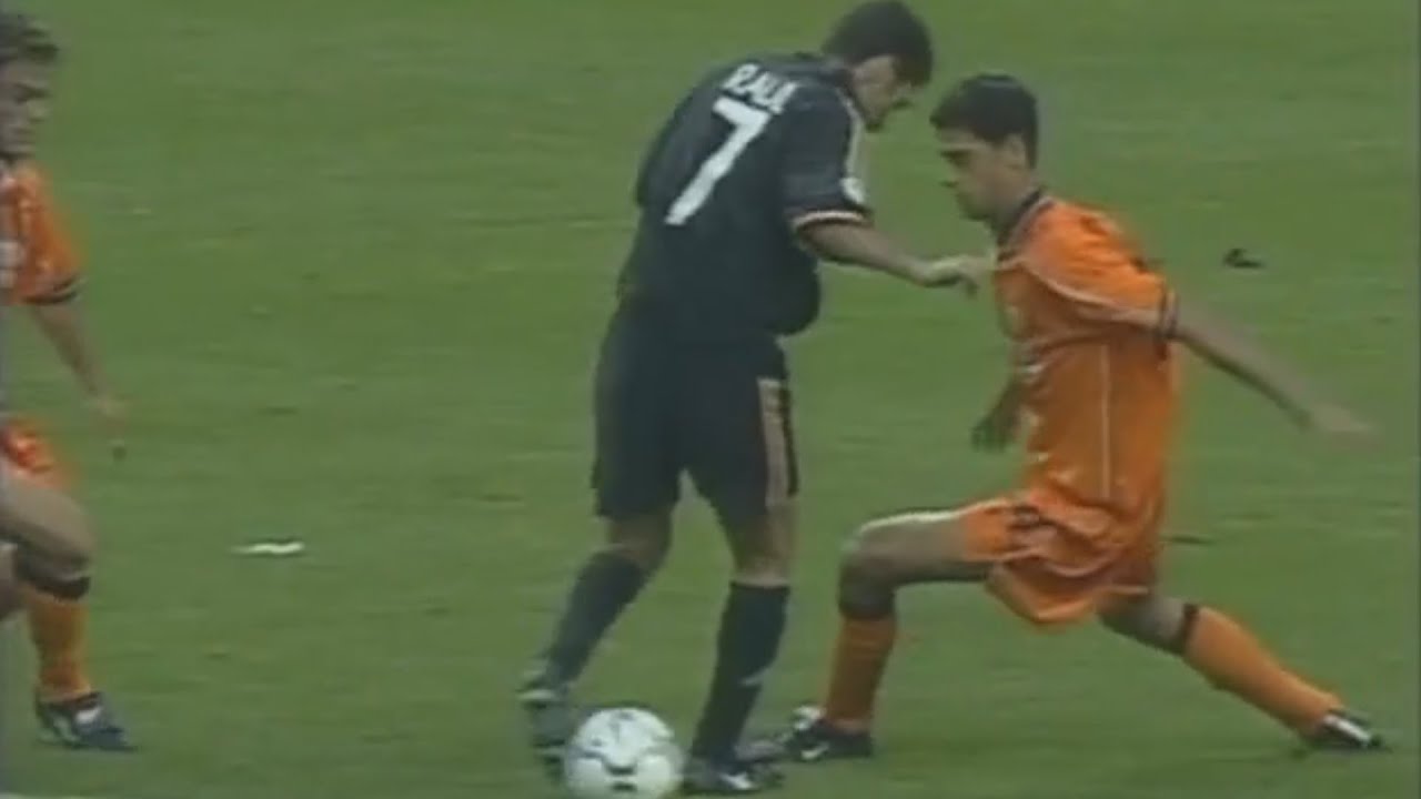 Raul vs Valencia UEFA Champions League final 1999-2000 - YouTube