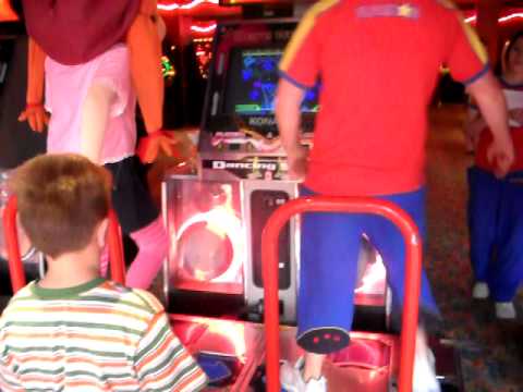 Haha Funstar Craig On The Dance Machine - YouTube